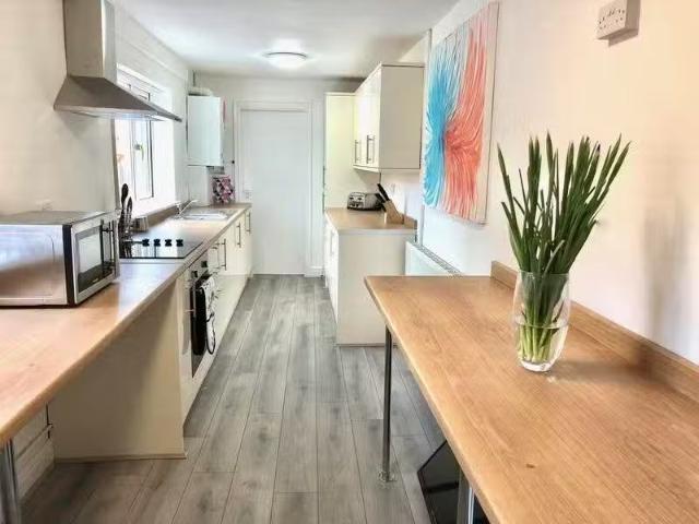 For Rent! 1 bedroom house share for rent in Room 5, B70
