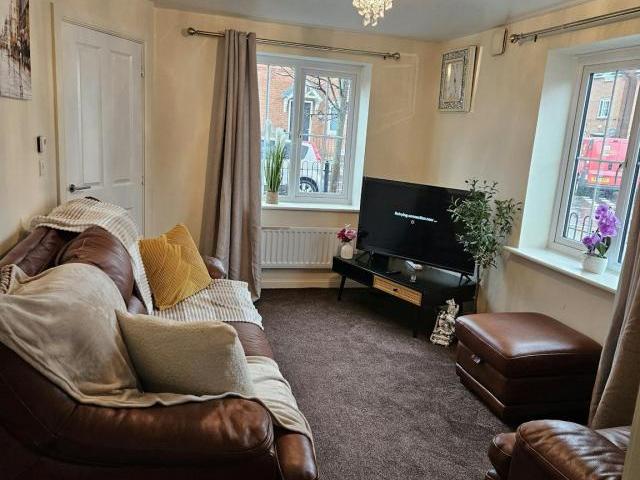 For Rent 1 Bedroom Shared Living/roommate Manchester Manchester DS73985396