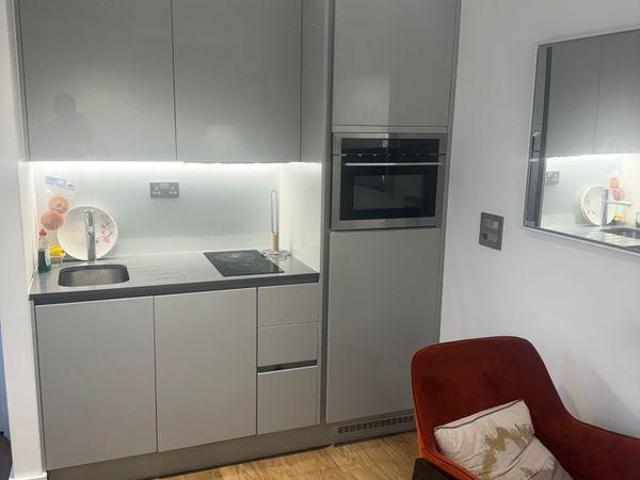 For Rent 1 Bedroom Shared Living/roommate Luton England DS97412923