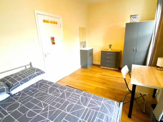 For Rent 1 Bedroom Shared Living/roommate London London DLS100254473