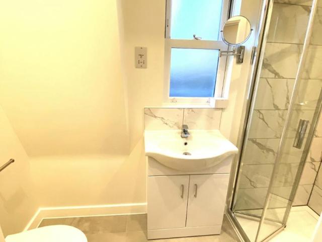 For Rent 1 Bedroom Shared Living/roommate London London DLS92160831