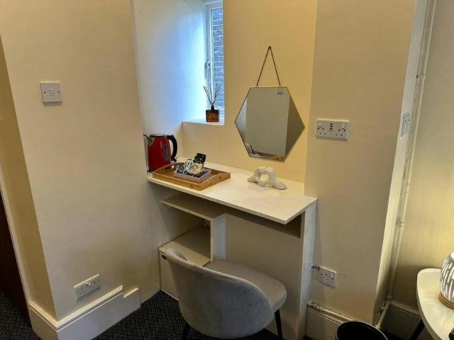 For Rent 1 Bedroom Shared Living/roommate London London DLS94354359