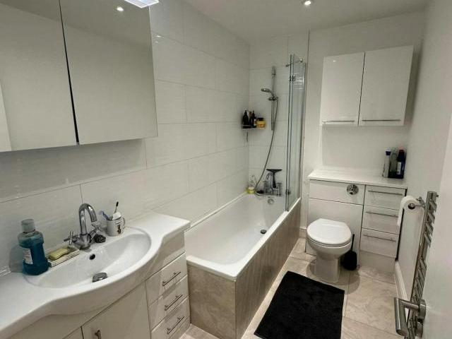 For Rent 1 Bedroom Shared Living/roommate London London DS81168509