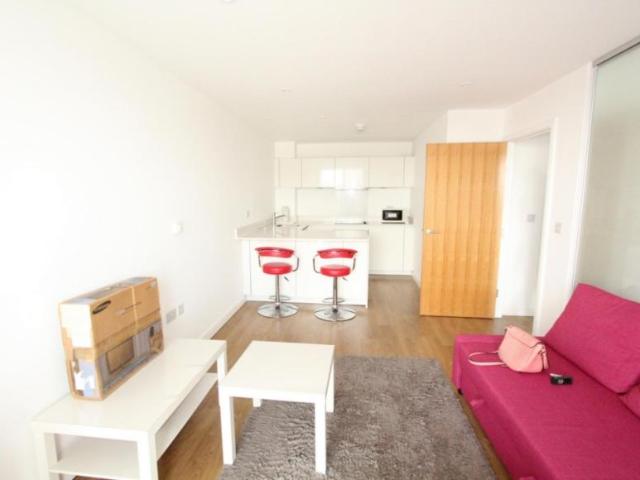For Rent 1 Bedroom Shared Living/roommate London London DS90559462