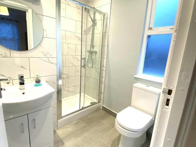 For Rent 1 Bedroom Shared Living/roommate London London DS92161163