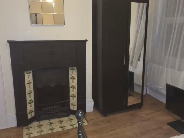 For Rent 1 Bedroom Shared Living/roommate London London DS96064295
