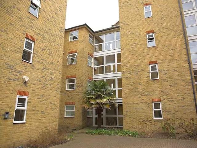 For Rent 1 Bedroom Shared Living/roommate London London DS97765462