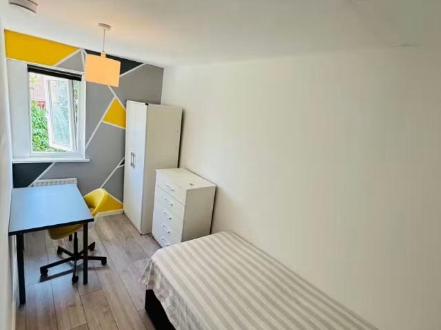For Rent 1 Bedroom Shared Living/roommate London London DS98754840