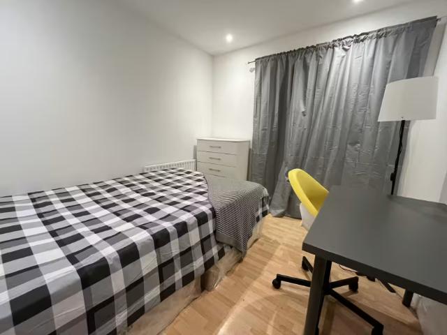 For Rent 1 Bedroom Shared Living/roommate London London DS98754846