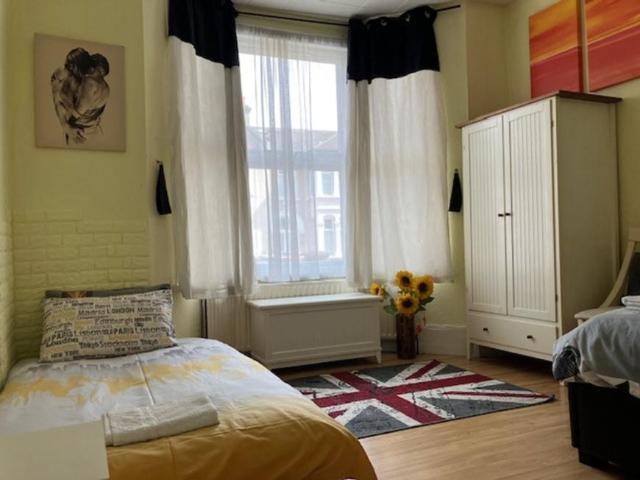 For Rent 1 Bedroom Shared Living/roommate London London DS99383549