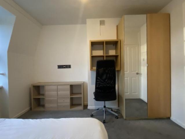 For Rent 1 Bedroom Shared Living/roommate London London DS99383821
