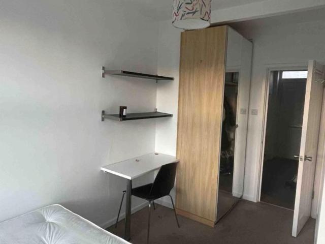 For Rent 1 Bedroom Shared Living/roommate London London DS99384748