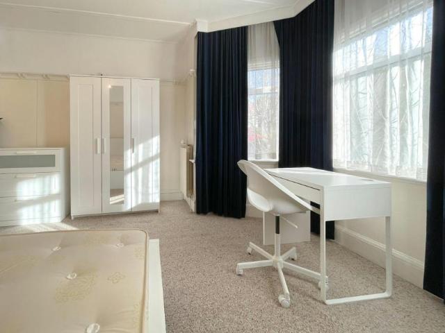 For Rent 1 Bedroom Shared Living/roommate London London DS100713465