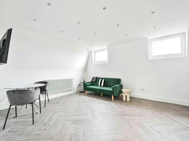For Rent 1 Bedroom Shared Living/roommate London London DS101587876