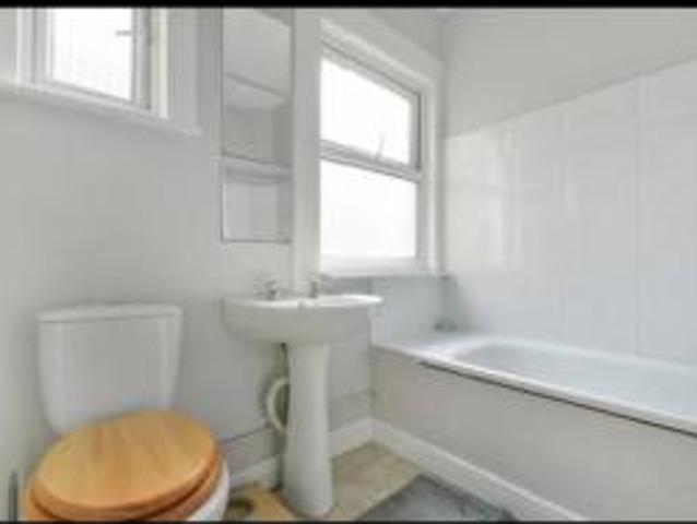 For Rent 1 Bedroom Shared Living/roommate London London DS101823357