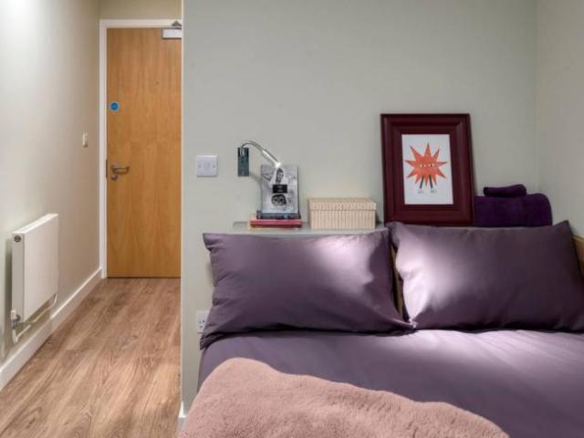For Rent 1 Bedroom Shared Living/roommate London London DS101850430