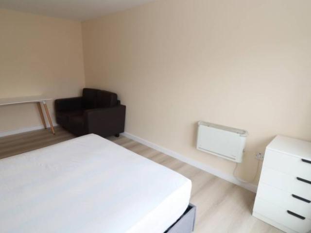 For Rent 1 Bedroom Shared Living/roommate London London DS102248328