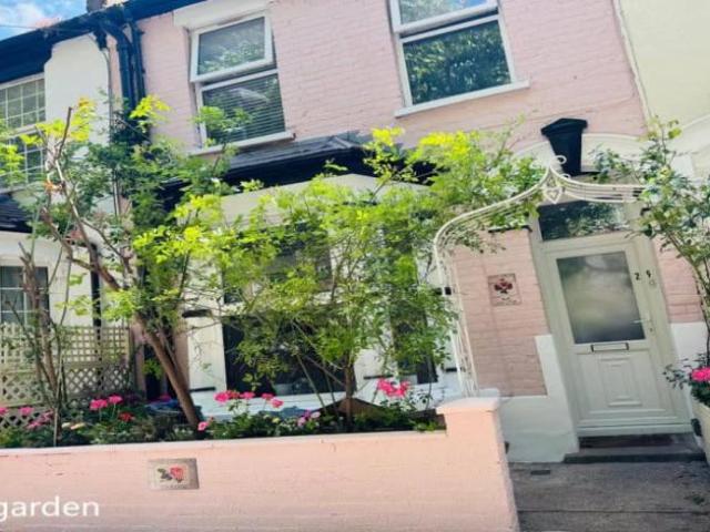 For Rent 1 Bedroom Shared Living/roommate London London DS103094305