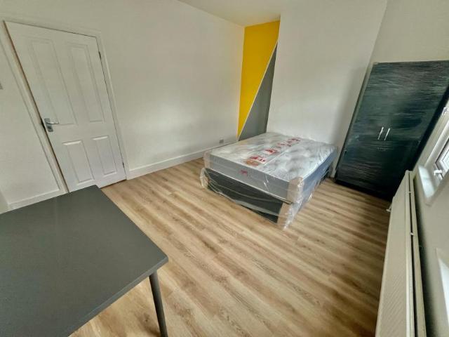 For Rent 1 Bedroom Shared Living/roommate London London DS103120278