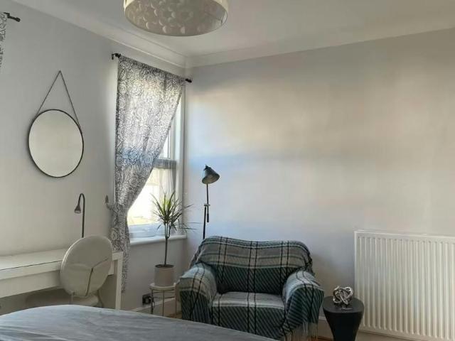 For Rent 1 Bedroom Shared Living/roommate London London DS103152829
