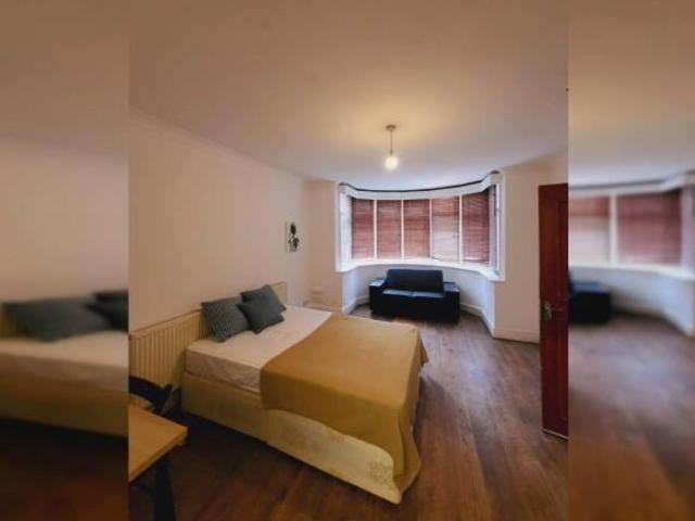 For Rent 1 Bedroom Shared Living/roommate London London DS103181554