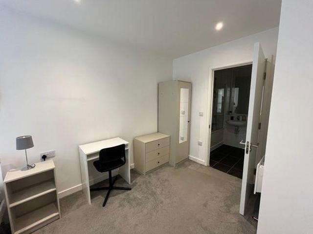 For Rent 1 Bedroom Shared Living/roommate Stretford England DS97421396