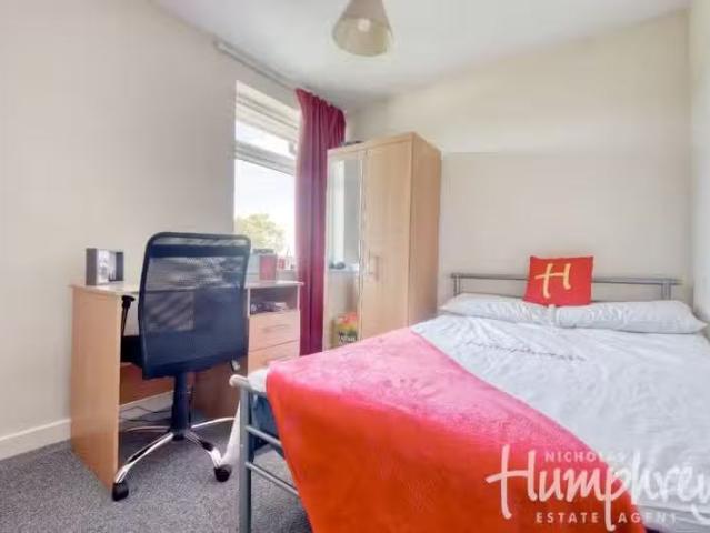 Just in! 1 bedroom terraced house for rent in 4 Bed Student Ho.