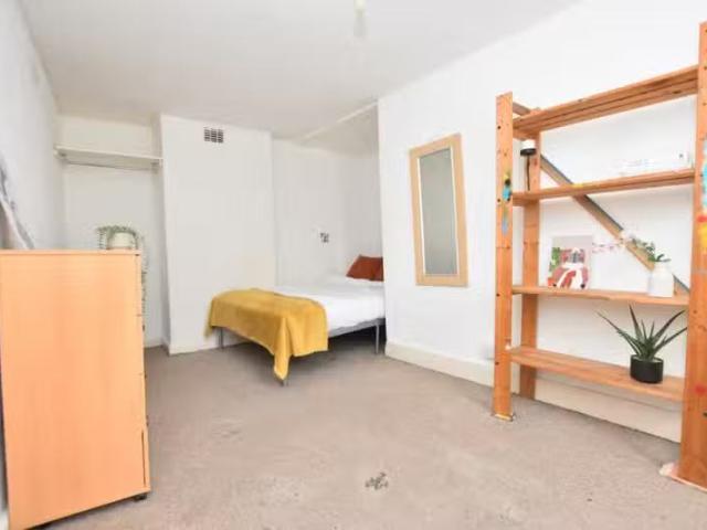 Deal! 1 bedroom terraced house for rent in Room 4, Tailors Cou.
