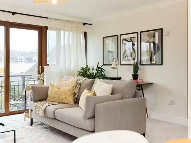 Nice 1 BR Manor House Way
