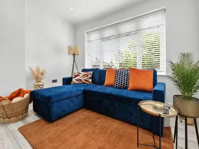 For Rent! 1 BR Moremead Road, London