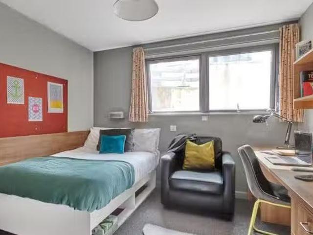 Cozy 1 BR Northfield Classic Ensuite