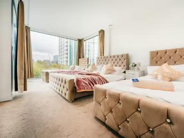 Nice 1 BR Alie Street, London