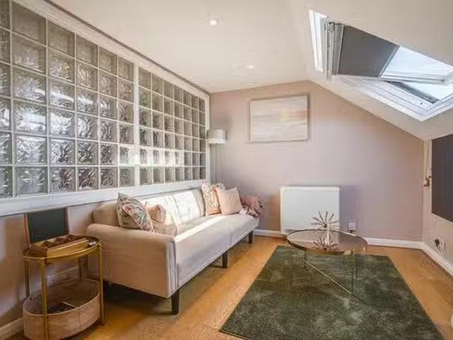 Unique 1 BR Bulwer Street