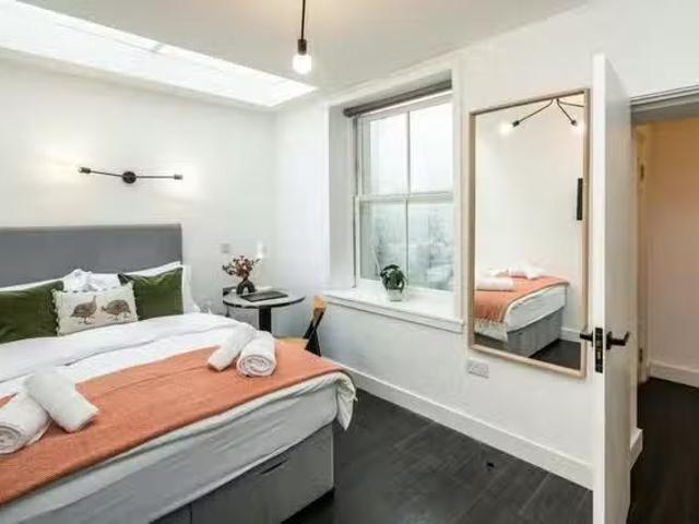 Just in! 1 BR Clanricarde Gardens, London