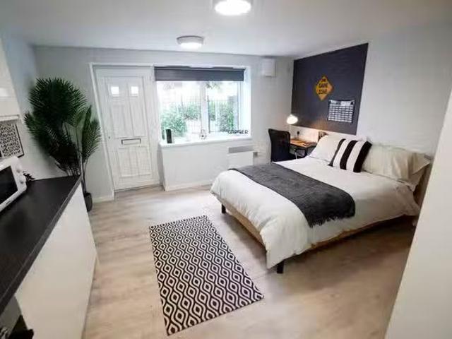 Deal! 1 BR Classic Non Ensuite