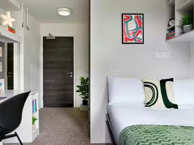 Cheap 1 BR Clifton & Stewart House Deluxe En suite Clifton.