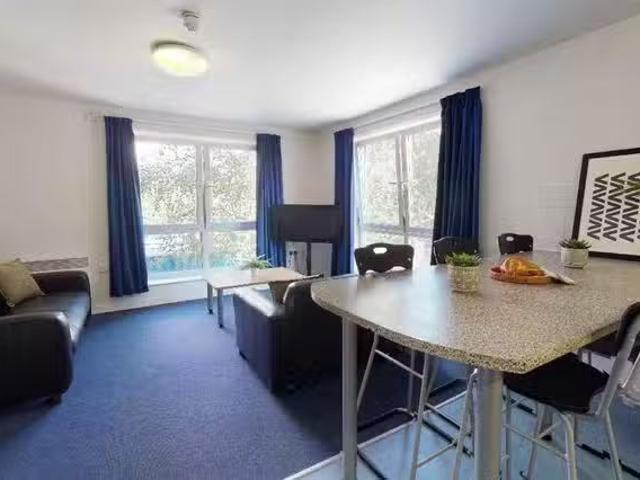 Rental! 1 BR Copper En Suite