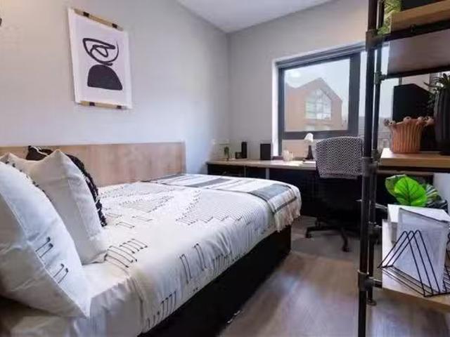 New 1 BR Electric Press Silver En suite