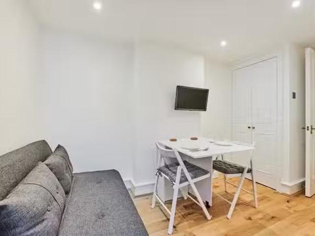 For Rent! 1 BR Fitzroy Square
