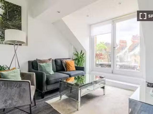 New 1 BR Gorgeous Hampstead Flat