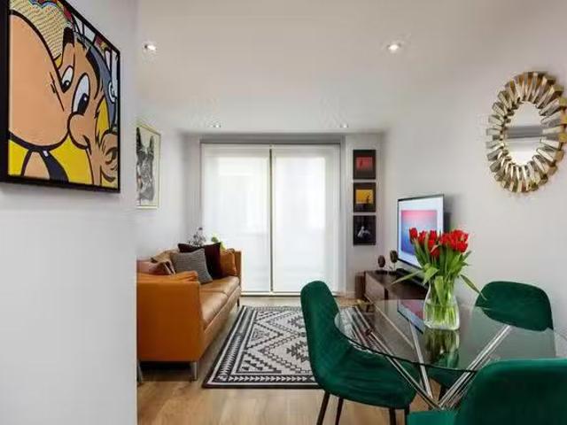 Charming 1 BR Grafton Square