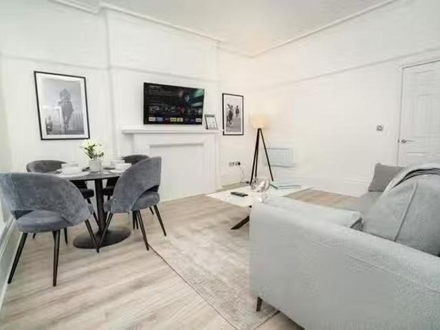 Rental! 1 BR Grosvenor Street