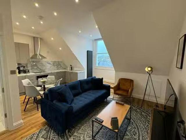 New 1 BR Junction Road, London