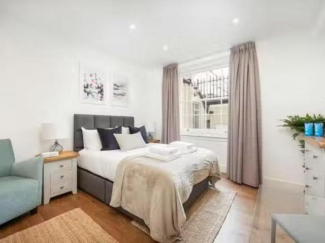 Nice 1 BR Leinster Square, London