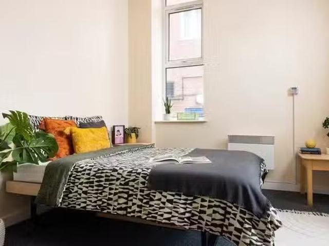 For Rent! 1 BR Lennon Studios Extra Large High Double Ensuite