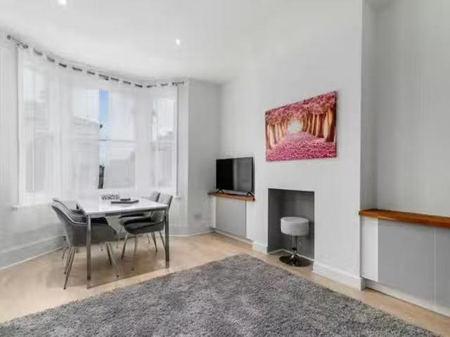 Nice 1 BR Lindore Road, London