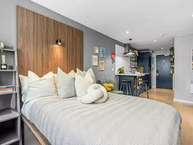 New 1 BR Pennine House, Leeds Premium Bigger Studio