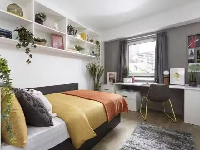 Charming 1 BR Piccadilly Point Classic En Suite