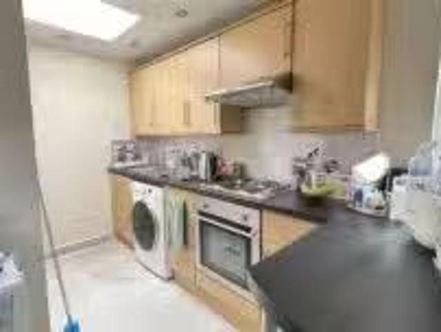 Charming 1 BR Property & Houses to Rent: Lynchford Road, Farnb.