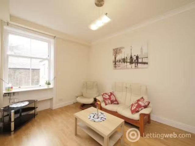 Just in! 1 BR Property to rent in Corstorphine High Street, Ed.